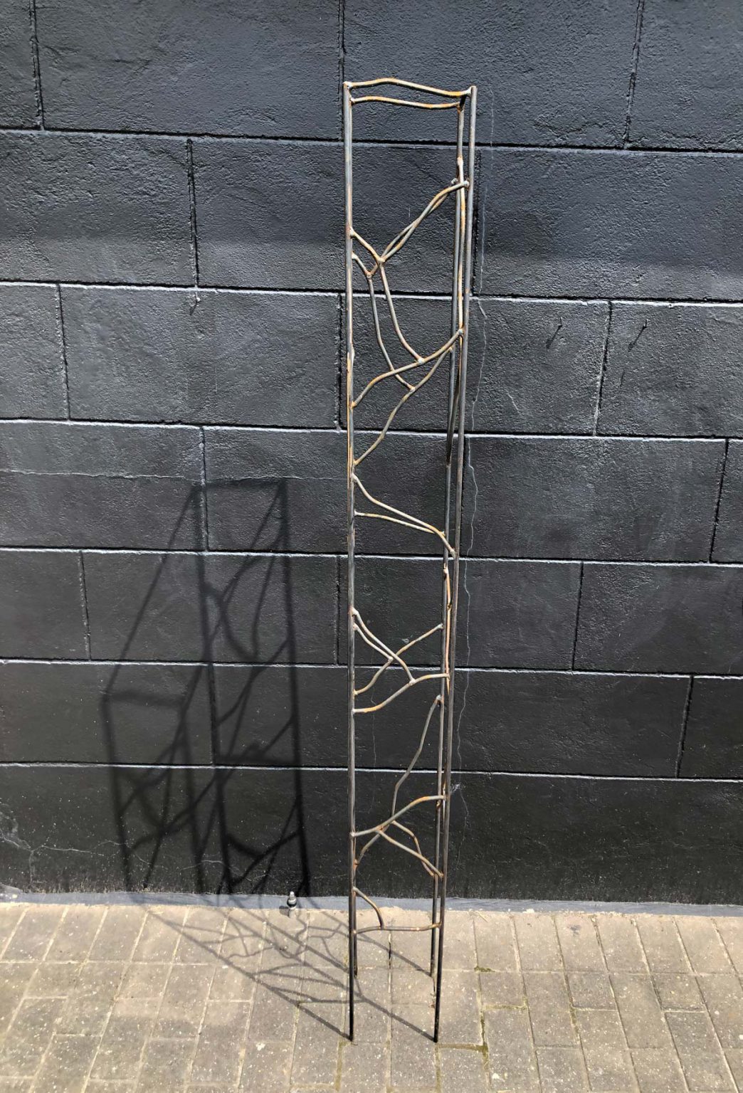 Klimrekken voor planten, tuinpoorten en meubels in metaal - Brutal Heart